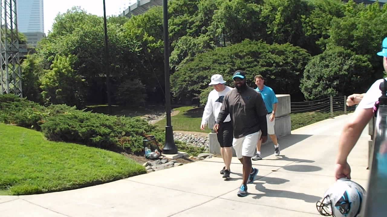 Sam "Sammy" Mills III enters practice during 2015 OTAs - YouTube