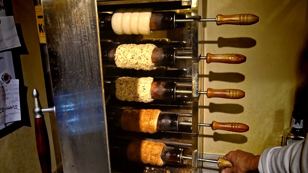 [Inside the Kitchen] Czech Traditional Bread - Making Chimney Cake ...