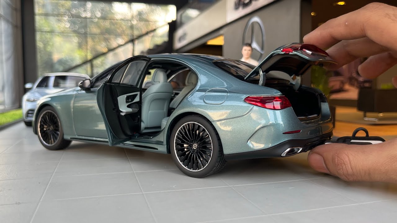 Tiny Mercedes-Benz Delivery at DIY Mercedes Showroom | 1:18 Scale ...