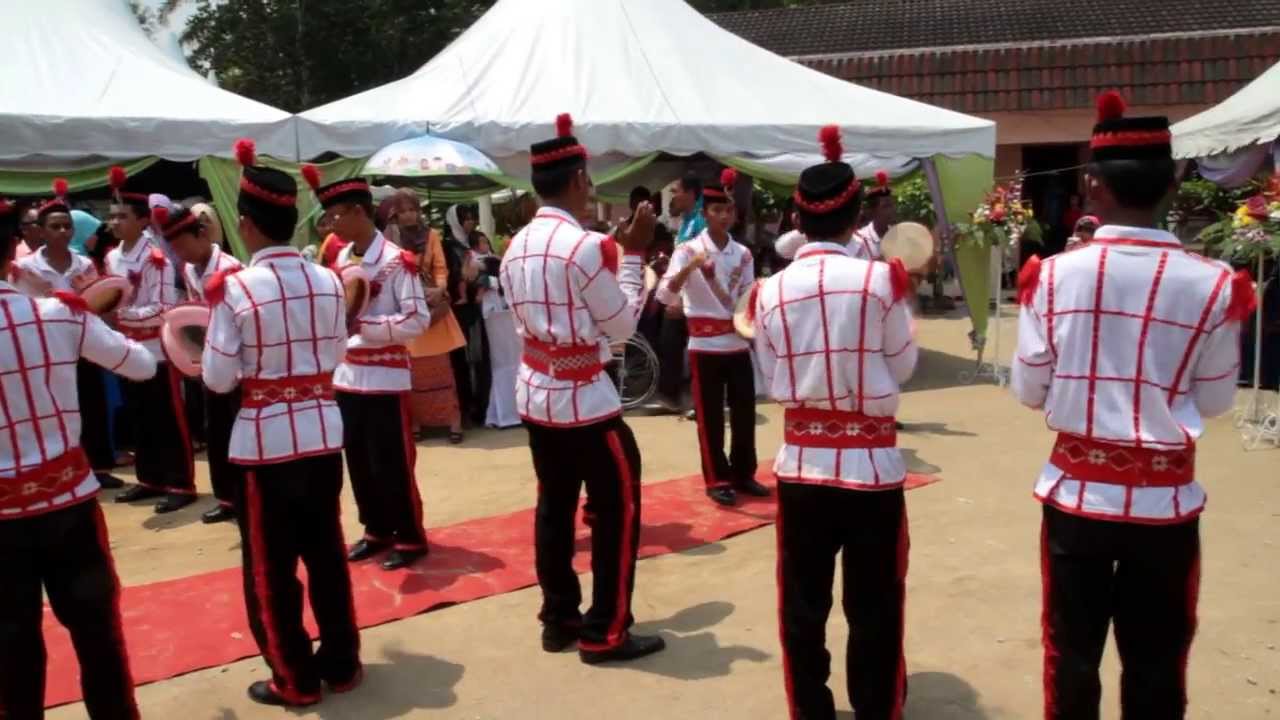 A Unique and amazing kompang performance - YouTube