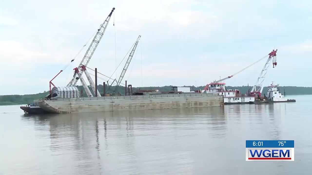 Efforts underway to recover barge in Fort Madison - YouTube