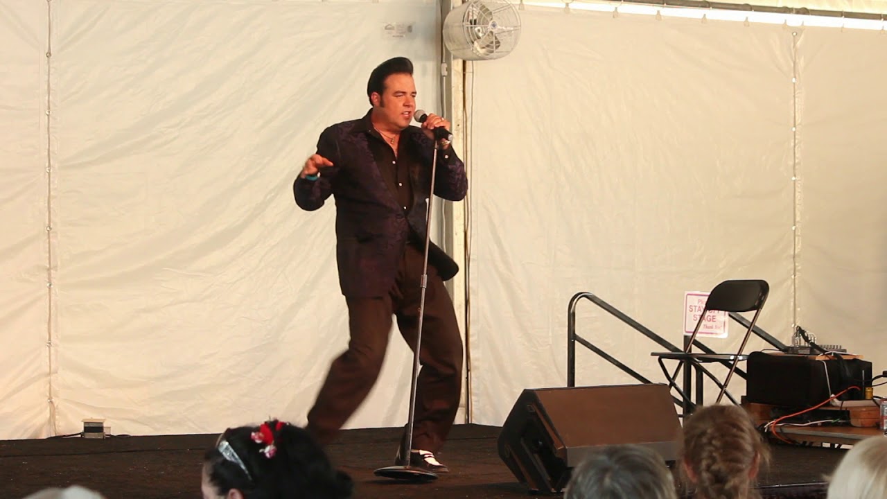 Brian Lee Dunning sings 'All Shook Up' Elvis Week 2017 - YouTube