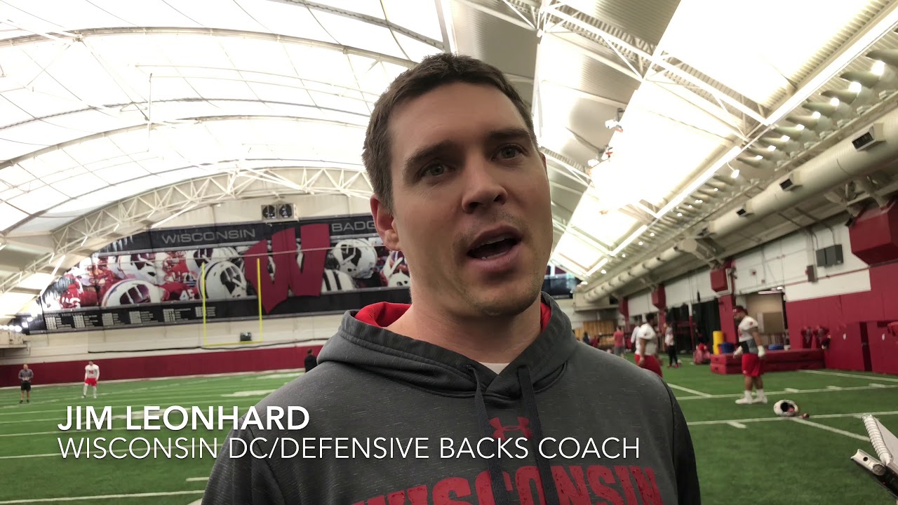 Wisconsin DC Jim Leonhard on young secondary, Zack Baun, more - YouTube