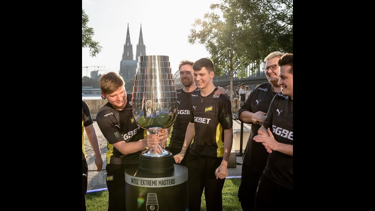 S1mple signing camera after winning - YouTube