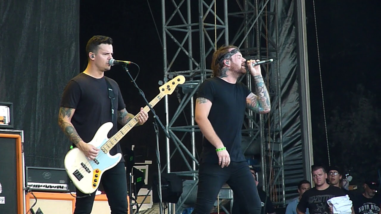 Beartooth - In Between [HD] live @ Frequency 2018 - YouTube