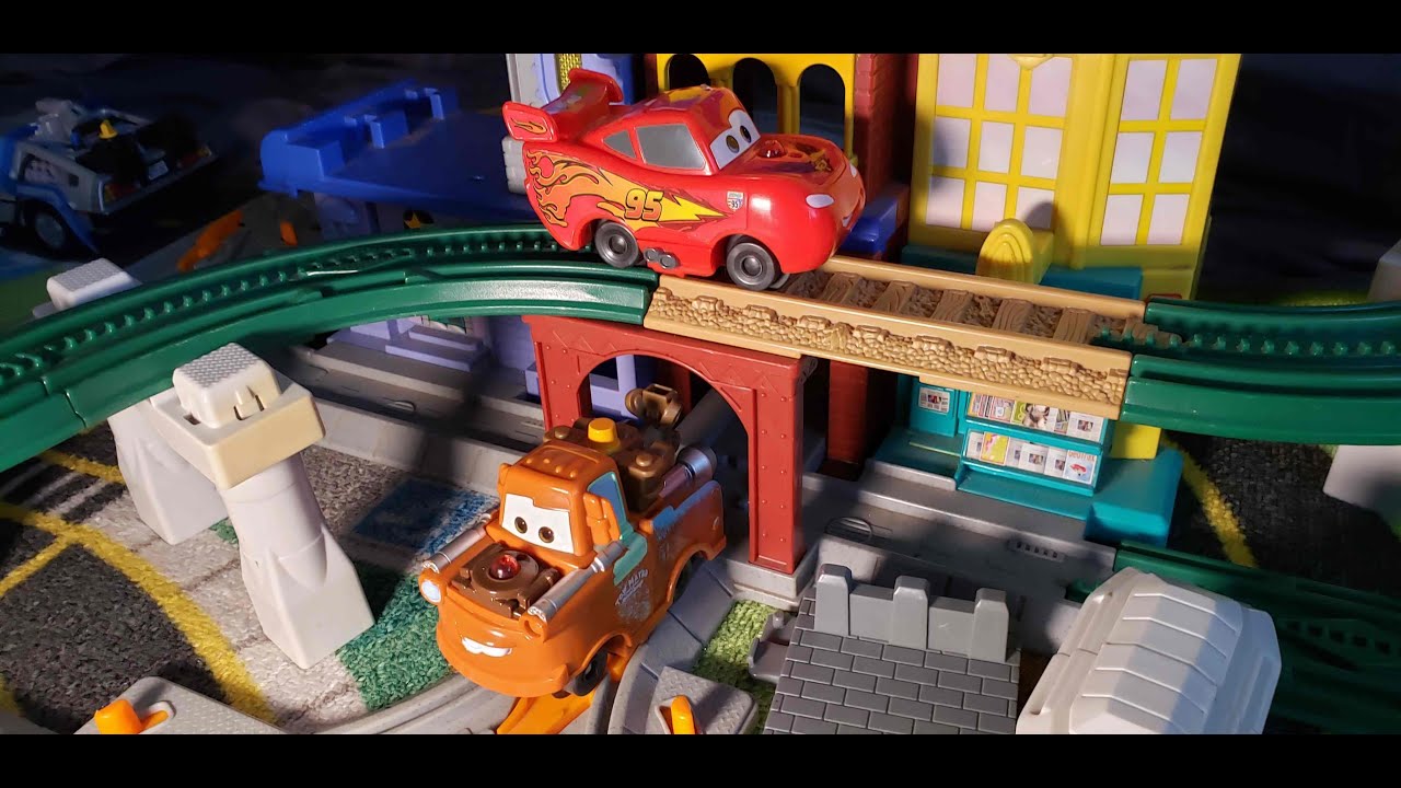 Mater and Lightning McQueen. Biggest GeoTrax track for cars and trains ...