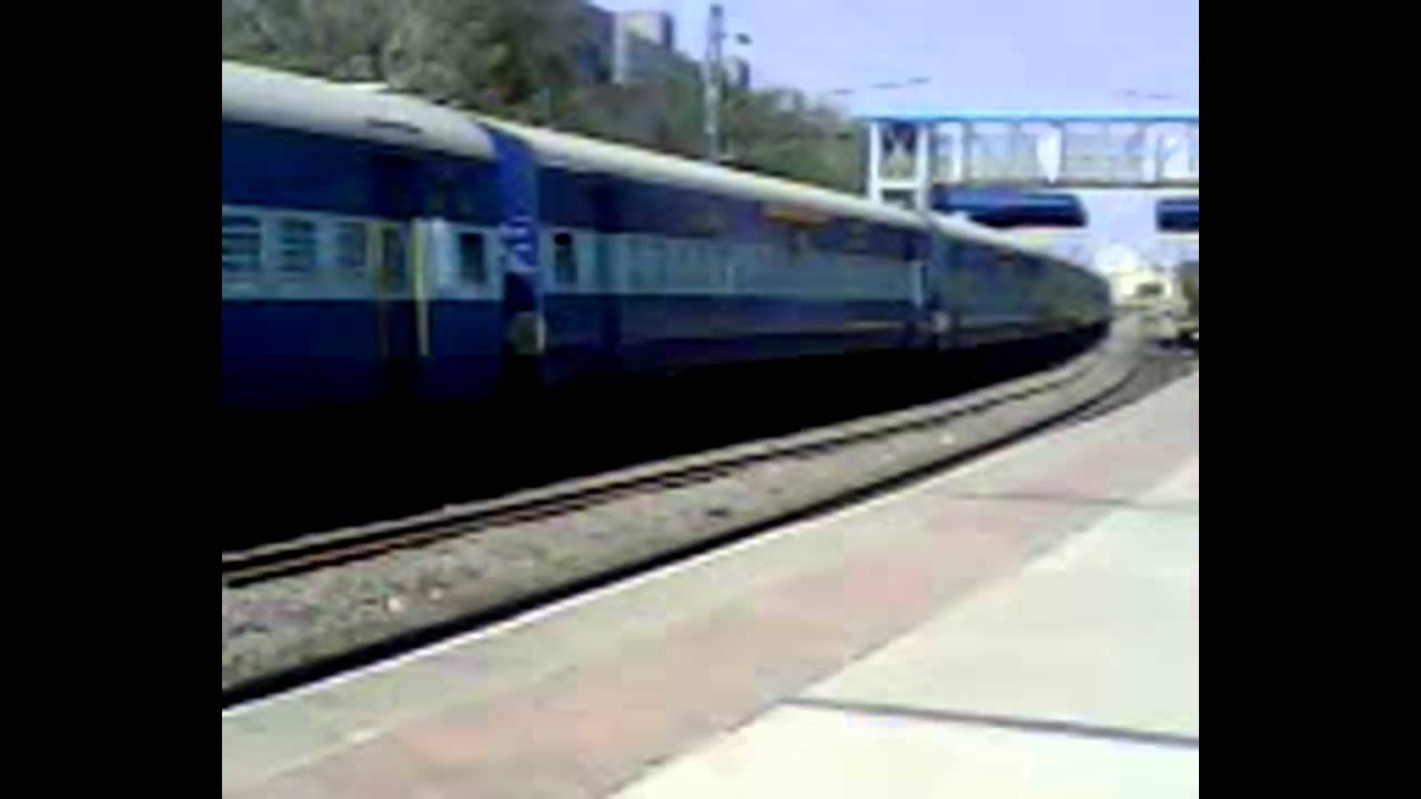 WDG4 12464 Leading Narayanadri Express. - YouTube
