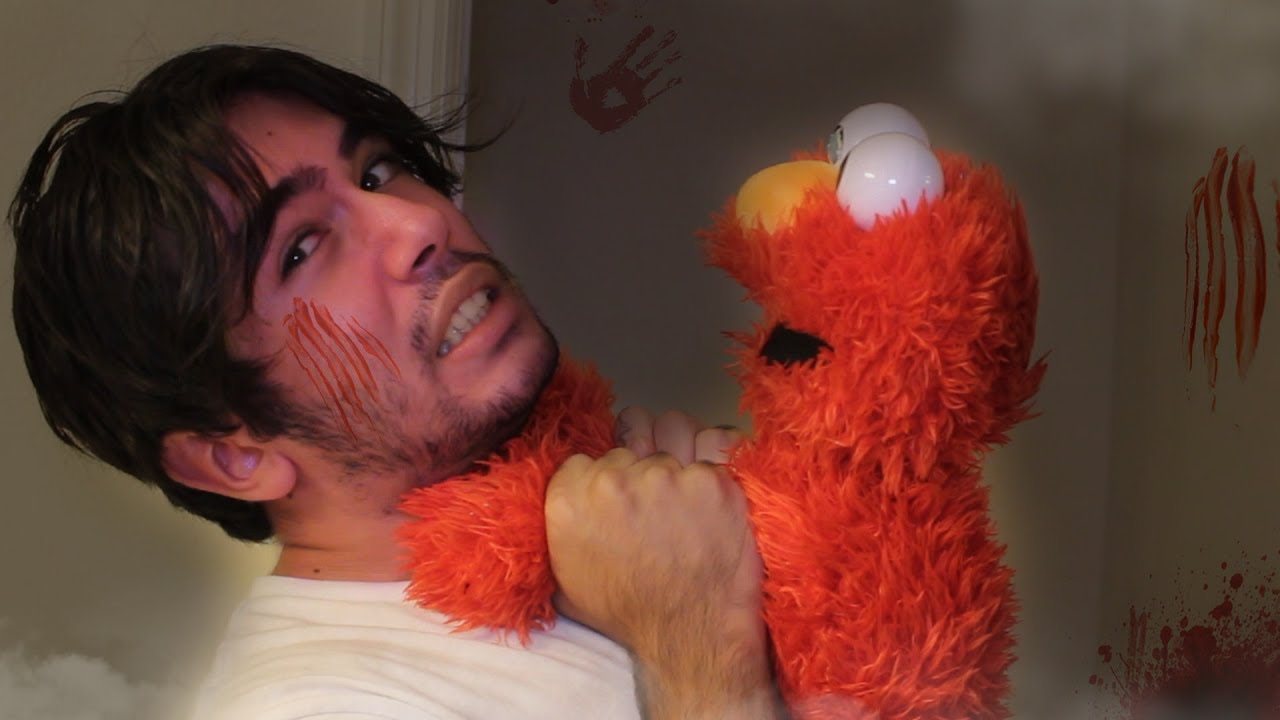 (POSSESSED ELMO) DO NOT PLAY WITH ELMO AT 3AM! ONE MAN HIDE AND SEEK ...