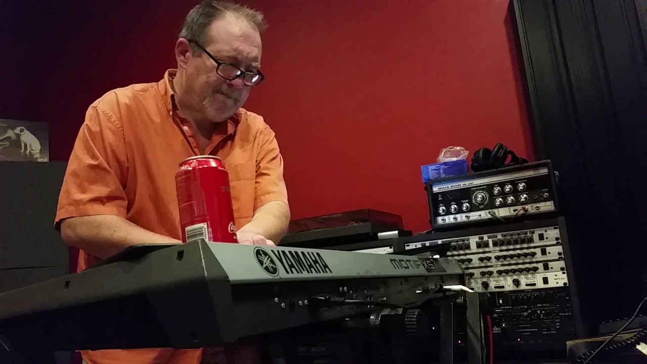 Keyboardist Mark Stallings at Old House Studio, December 2016 - YouTube