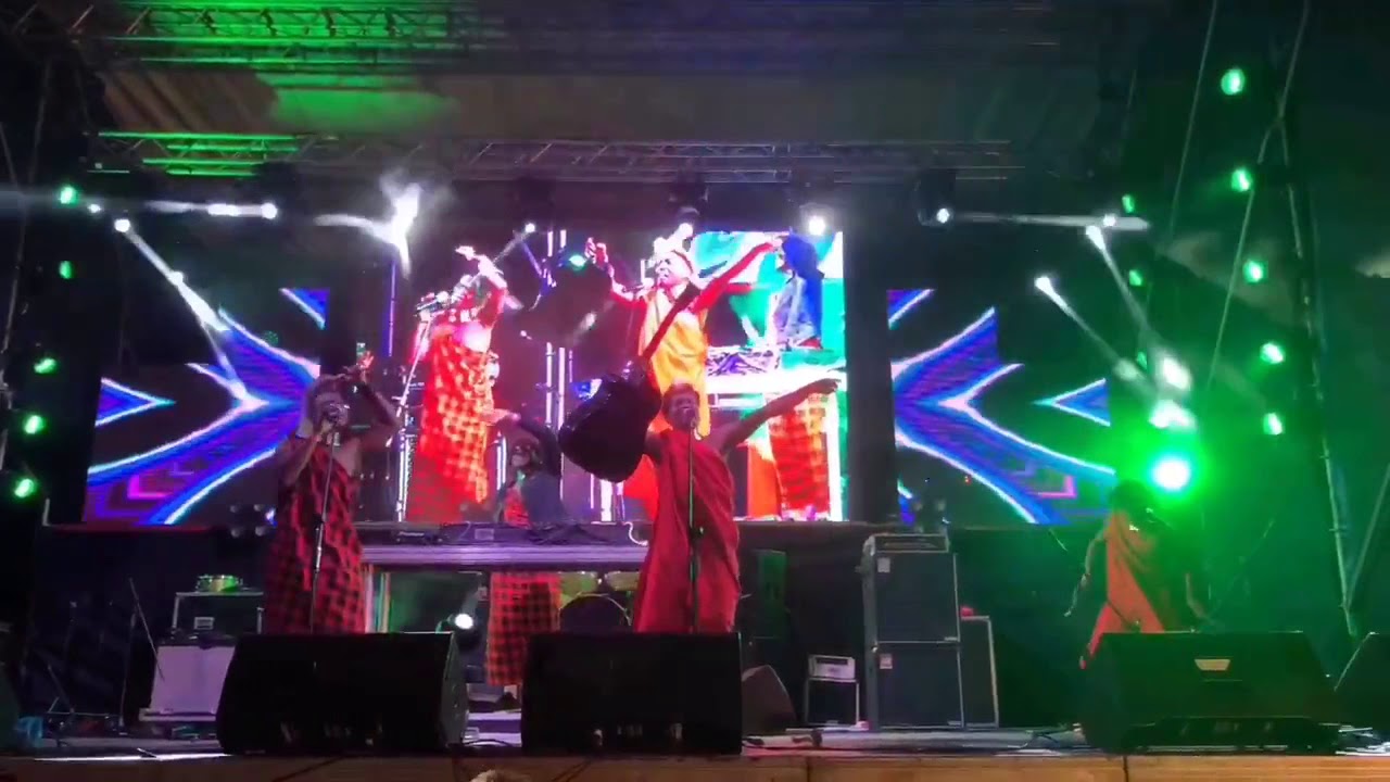Mnqobi Yazo on Stage (Future Africa)🔥🔥🔥 - YouTube