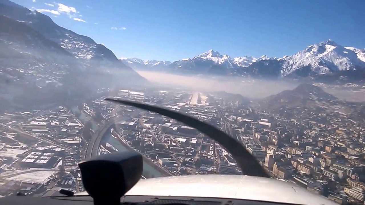 Visual Approach runway 25 Sion airport - YouTube