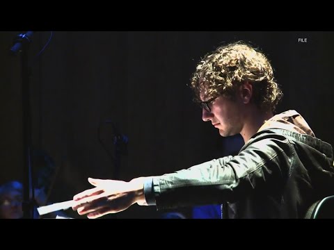 Louisville Orchestra Conductor Teddy Abrams strives for inclusivity ...