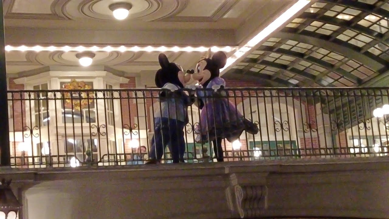 Mickey Mouse & Minnie Mouse Say Goodbye @ Magic Kingdom Disney World ...