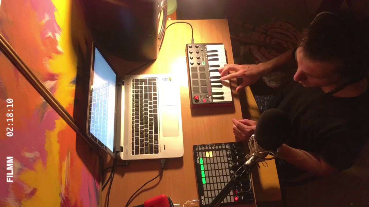Live looping and Ethnic instruments - YouTube