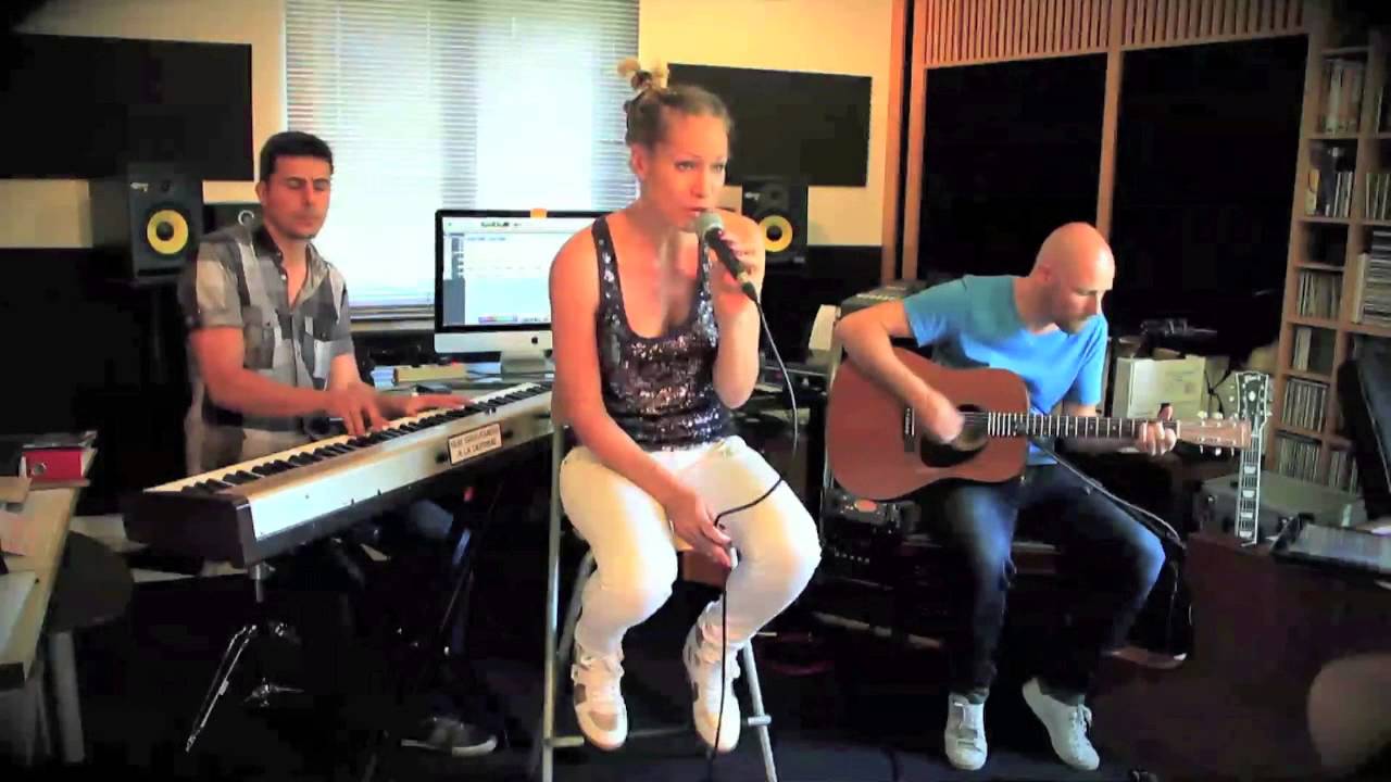 Jennifer McCray Live Unplugged - 4 tracks - YouTube