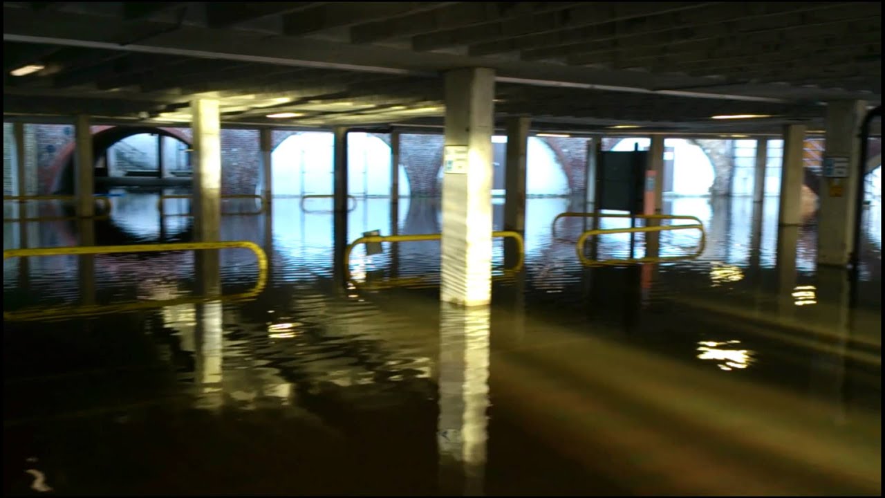 Staines, Bridge St. Flooded carpark 10/01/14 - YouTube