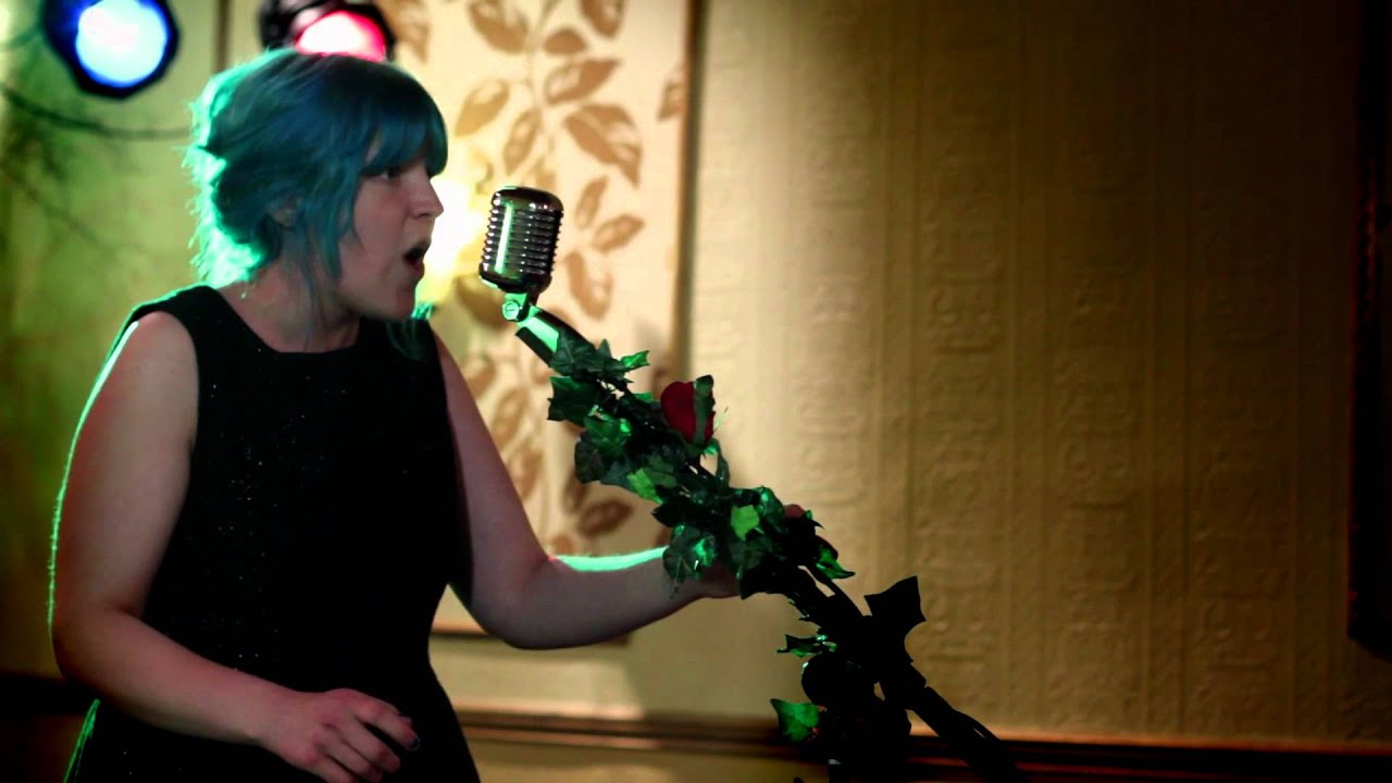 Lucy Ward sings Mister Fox (Live) - YouTube