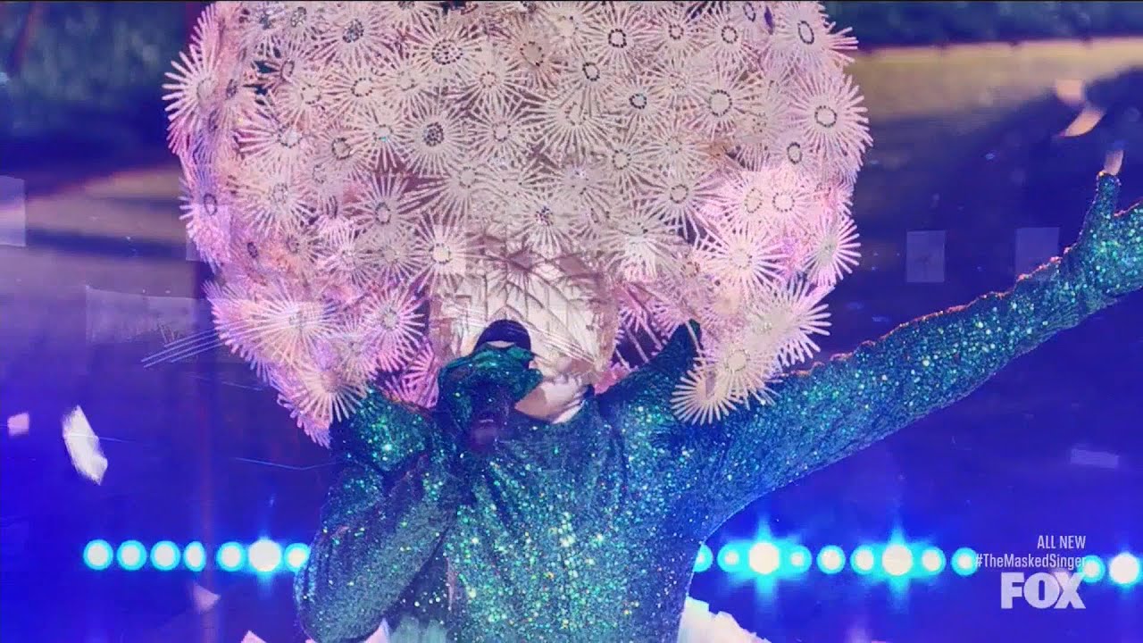 The Masked Singer 9 - Dandelion sings Over the Rainbow from Wizard of ...