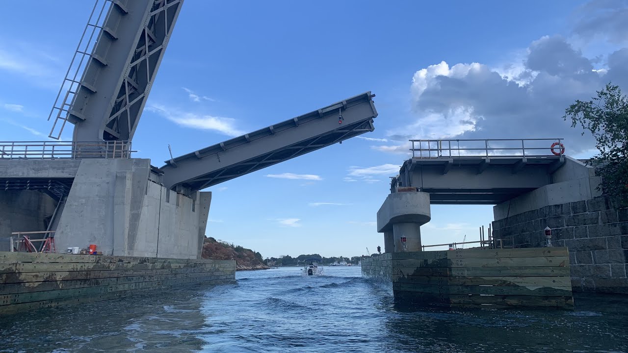 BRIDGE OPENING AT GLOUCESTER, MA - YouTube