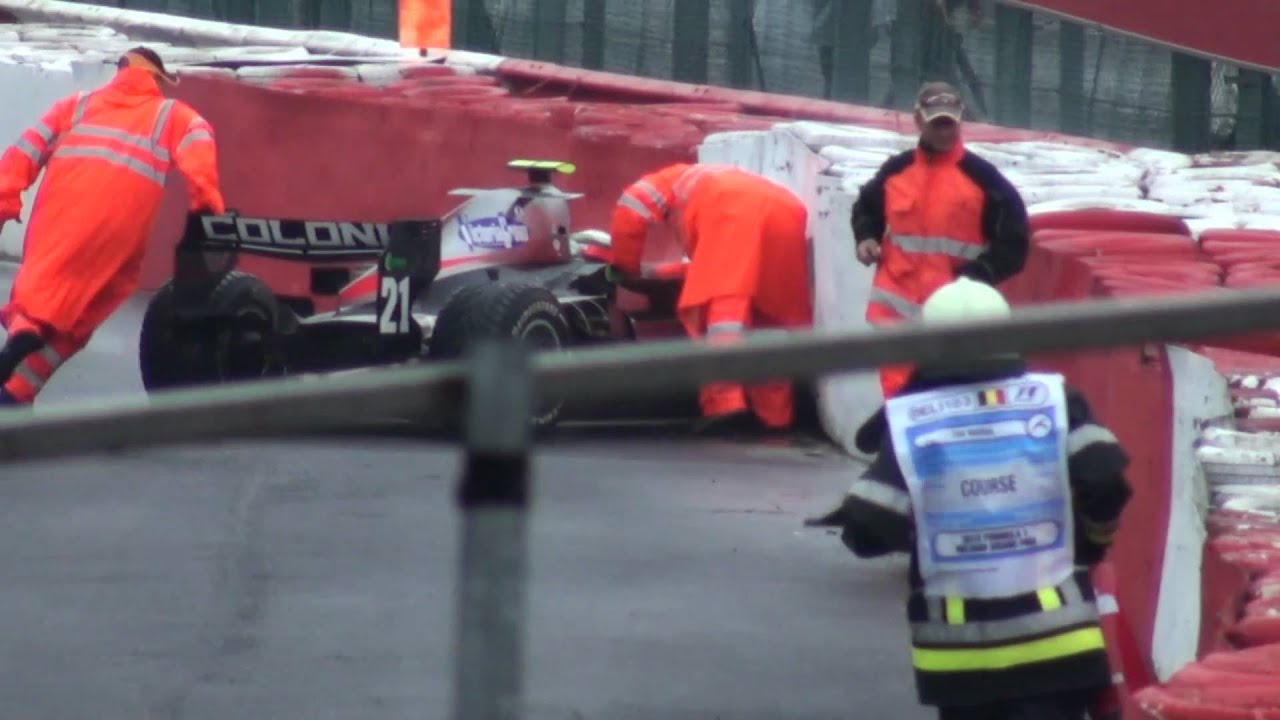 F1 2010 - SPA - GP2 - Crash 1/2 - YouTube