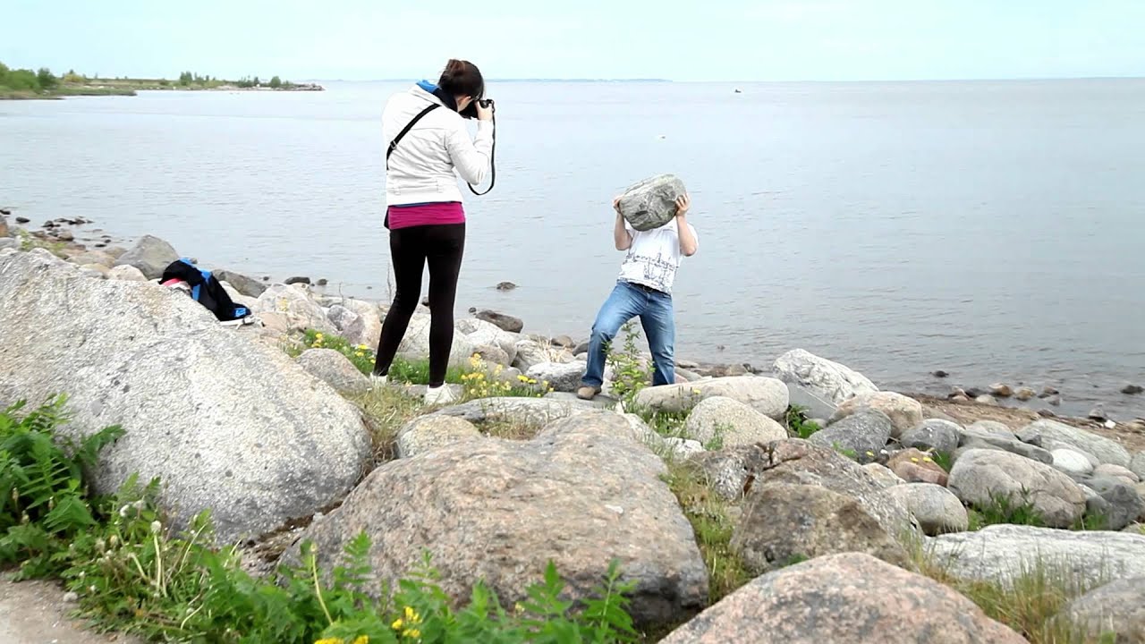Stone lifting ~70-80kg Finsky Zaliv seashore 26 may 2012 - YouTube
