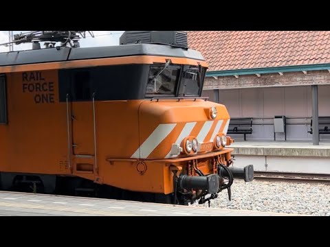 RAIL FORCE ONE Loc (Ex NS-1830) passeert station Deventer - YouTube