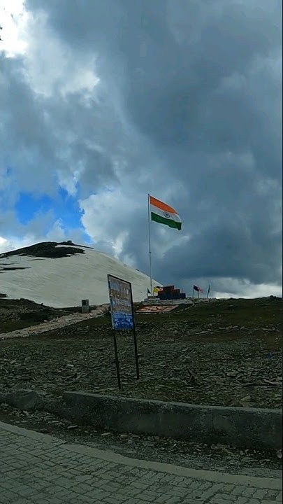 Vande Mataram, National Flag at Razdaan Pass. #shorts #viral #shortsfeed #kashmir #gurez - YouTube