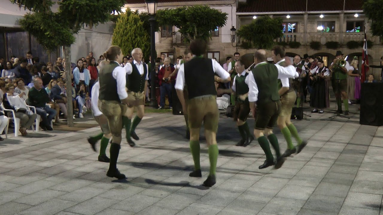 Austrian folk dance: Schuhplattler - YouTube