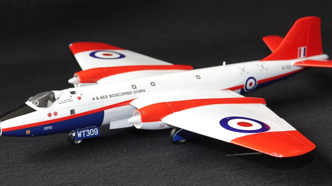 Airfix 1/48 E.E Canberra B(i)6 "Raspberry Ripple Boscombe Down. Built ...