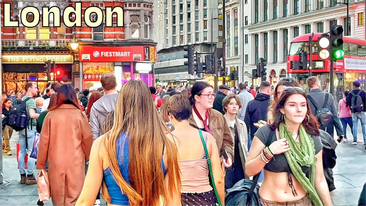 Explore London: Walk Around the Entertainment Centre, Covent Garden ...