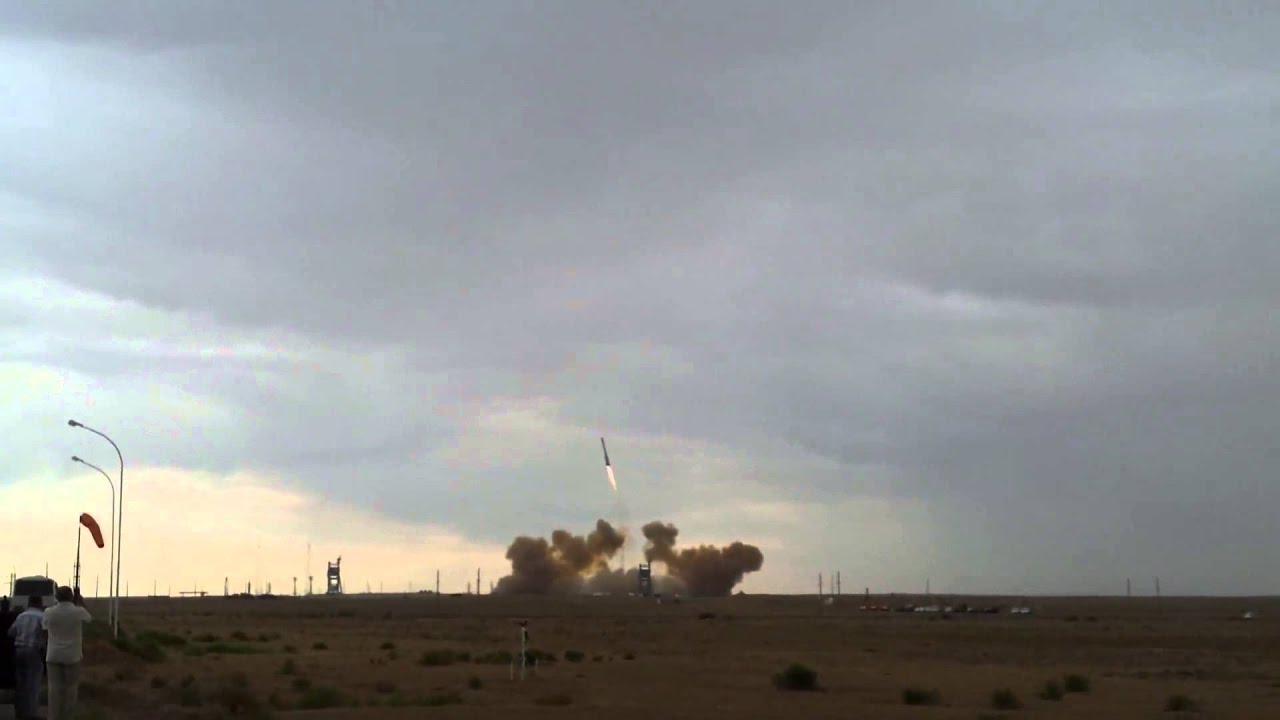 Meilleure vue de la fusée qui explose au décollage - YouTube