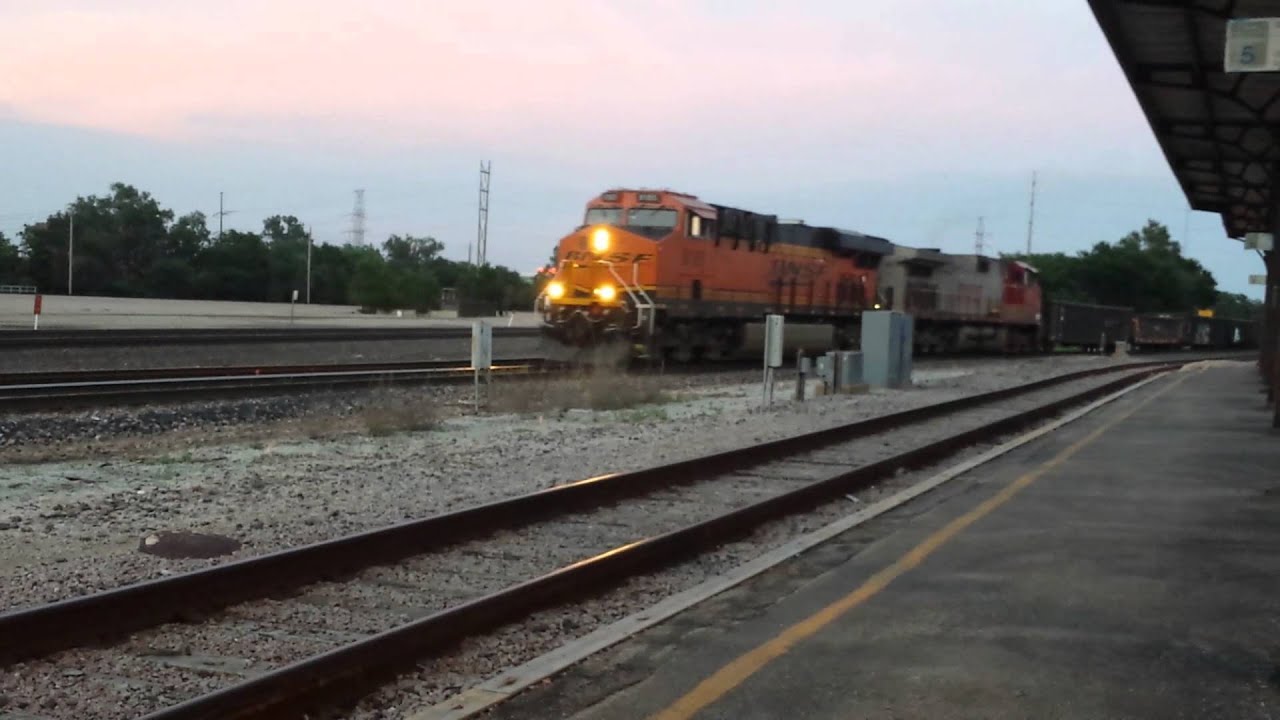 BNSF 8185 and 4711 at Amtrak Station in Omaha, NE - YouTube