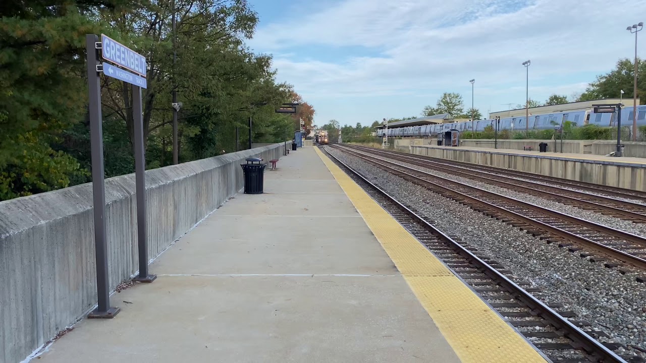 MARC Camden line and WMATA Metrorail 🟡🟢 at Greenbelt - YouTube