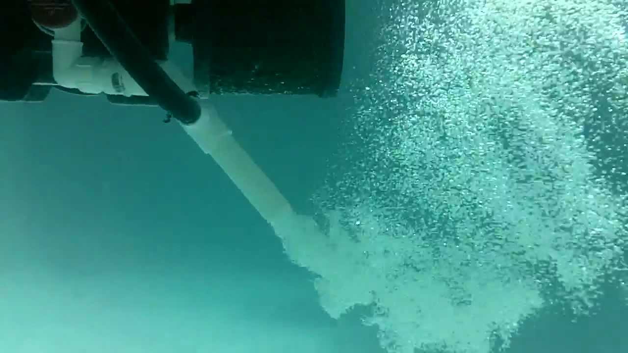 Solar Powered Aerator and Circulator Savior Pool Demo - YouTube