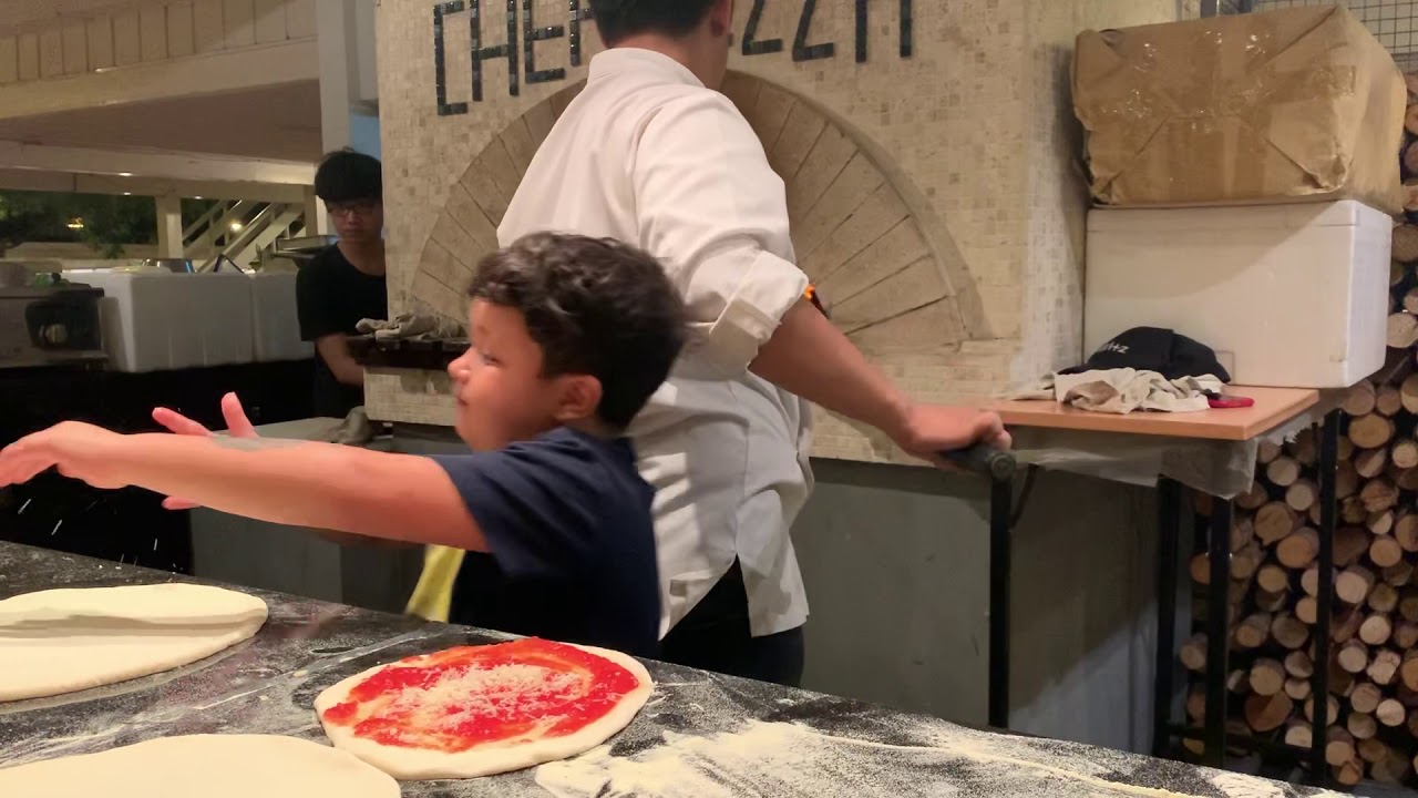 Ep.2 pizza by chef Raf the best pizza in town Huahin - YouTube