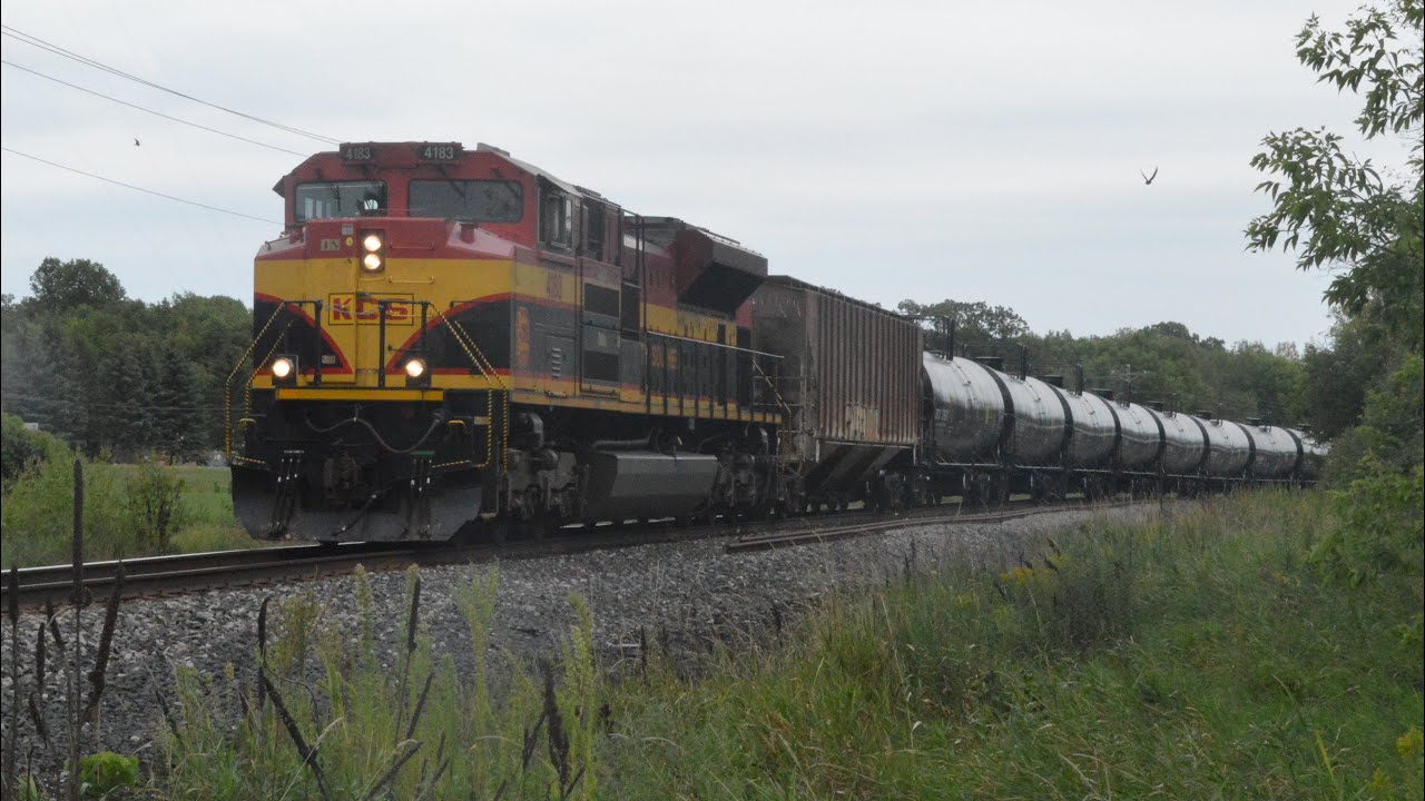 KCS 4183 leads CP 577 - YouTube