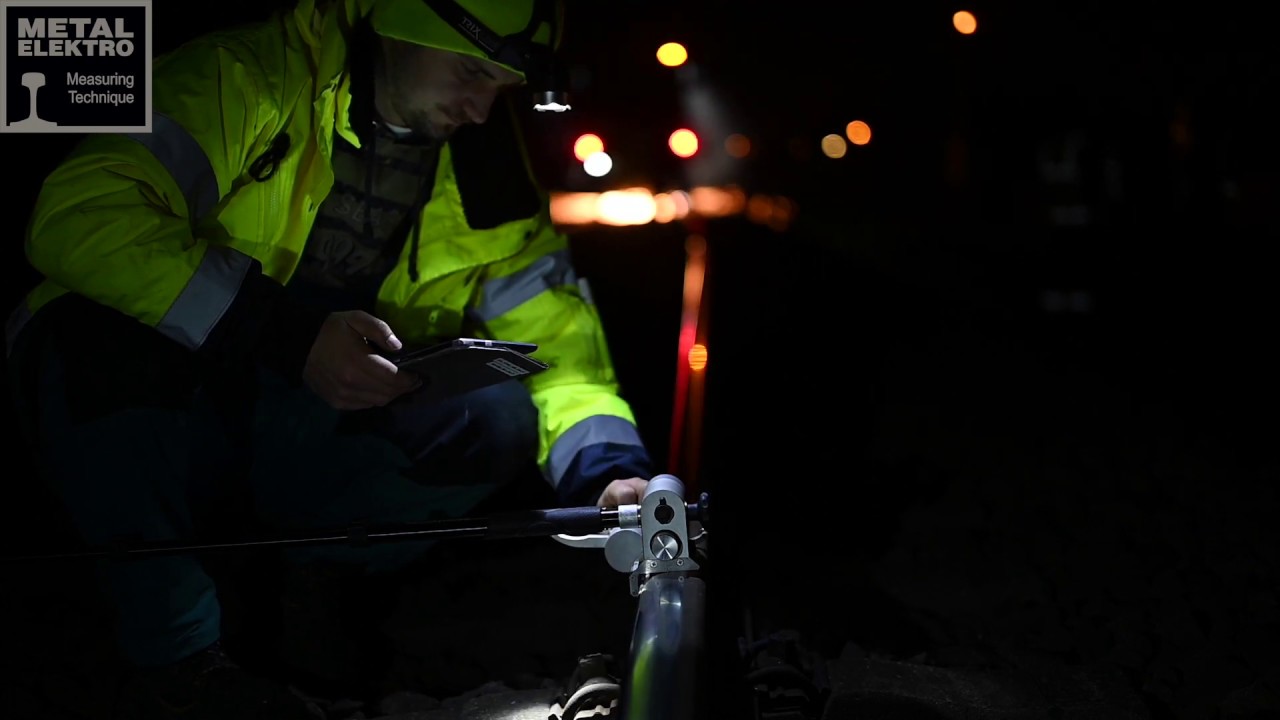 Measuring service during rail grinding activity in the night - YouTube