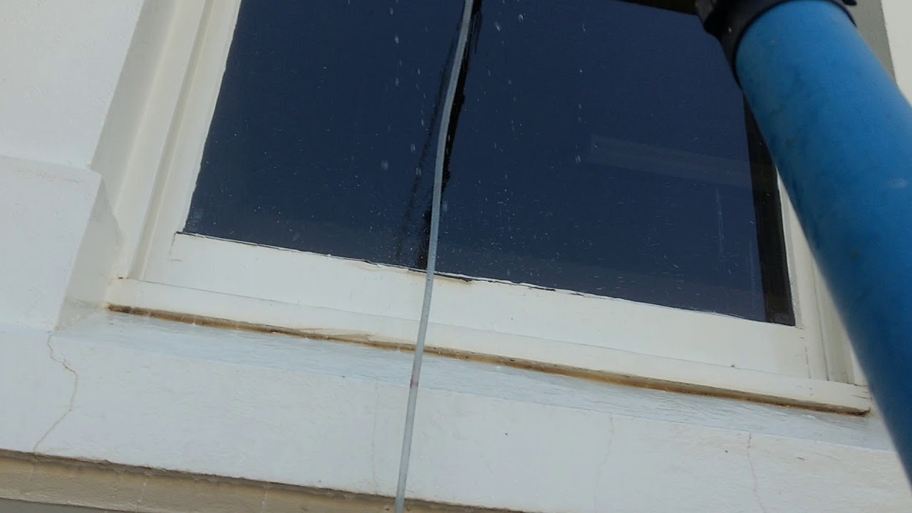 How To Clean High Windows In the Riverland ? - YouTube