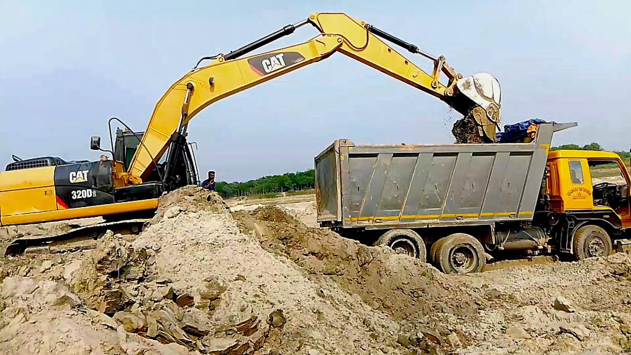 How do you load a dump truck with an excavator// Cat 320D Excavator ...