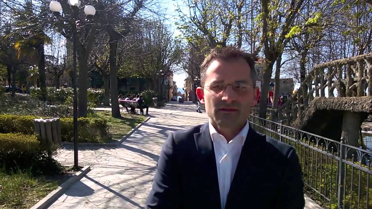 GuardiAMO al FUTURO con Simone Dal Pozzo - YouTube