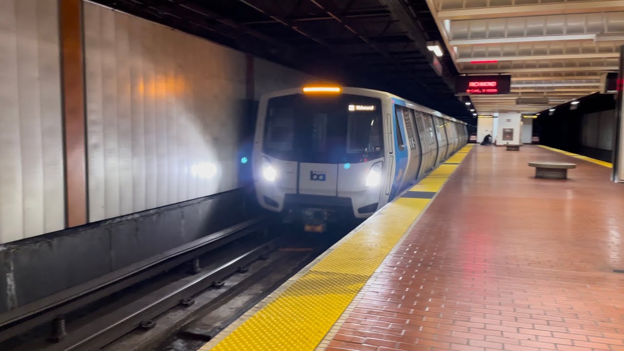 Two BART Trains @ North Berkeley [10/07/22] - YouTube