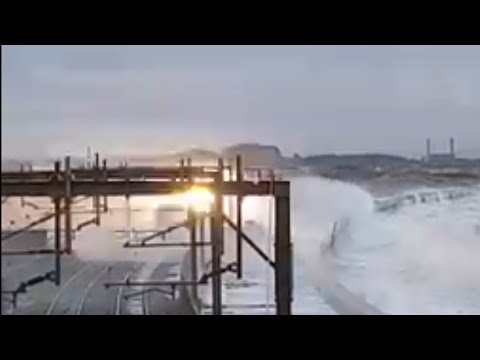 Train battling the waves at Saltcoats - YouTube