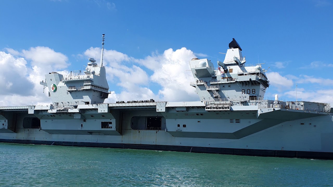 HMS Queen Elizabeth returning to Portsmouth after 10 weeks of FOST and ...