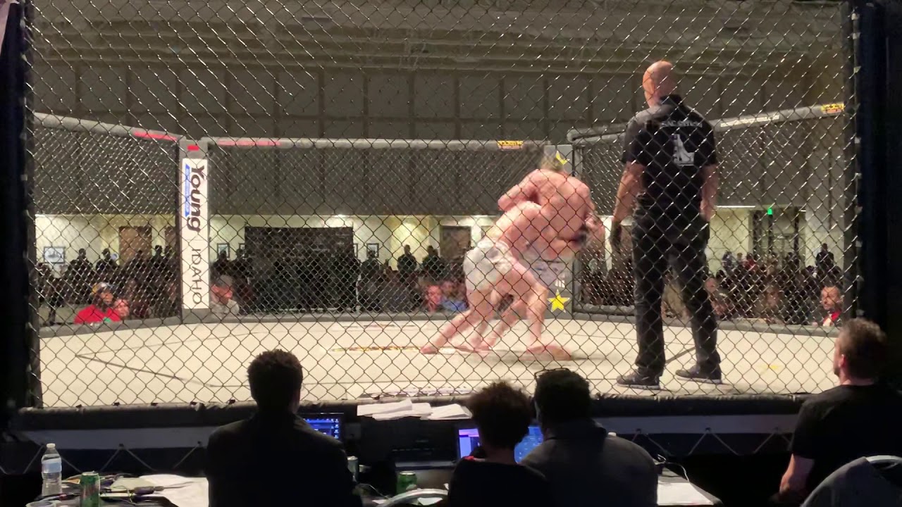 Pro debut fight - YouTube