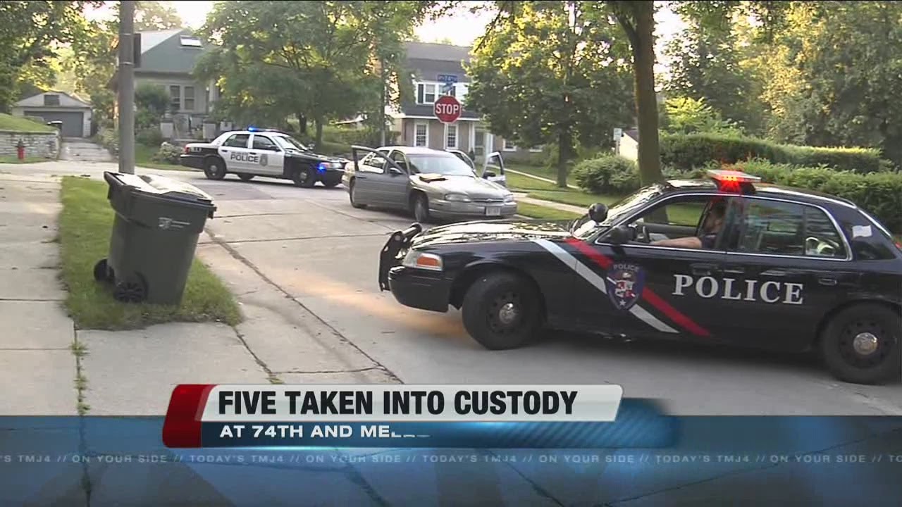 Police chase ends near Milwaukee/Tosa border - YouTube