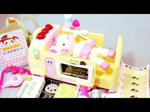 Learning Colors and Baby Minnie Mouse hospital doctor playset going to ...