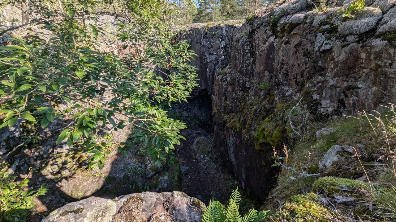 Walking in Finnish nature park Mustavuori - YouTube