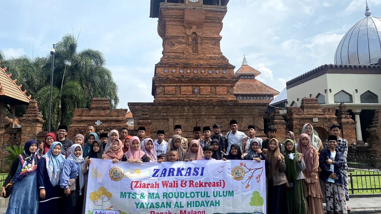 ZARKASI; Ziarah Wali dan Rekreasi kelas IX dan XII MTs dan MA Roudlotul ...