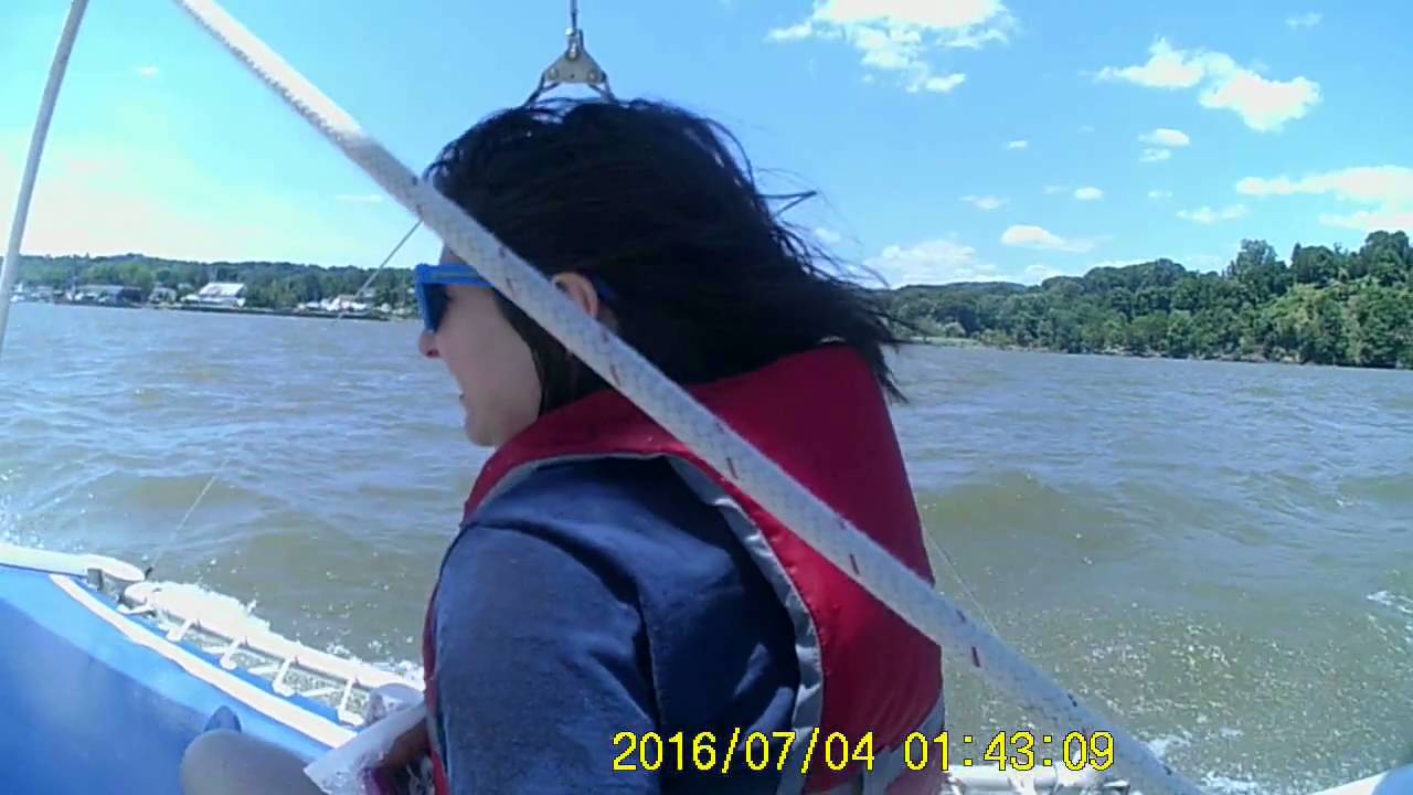 Tremolino Trimaran on Hudson A on low side tramp spray - YouTube