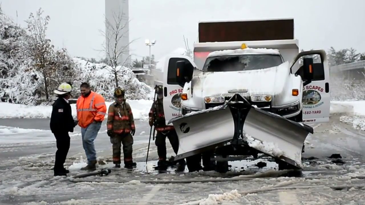 Snow Plow Truck Catches on Fire in Bristol 11.26.2014 - YouTube